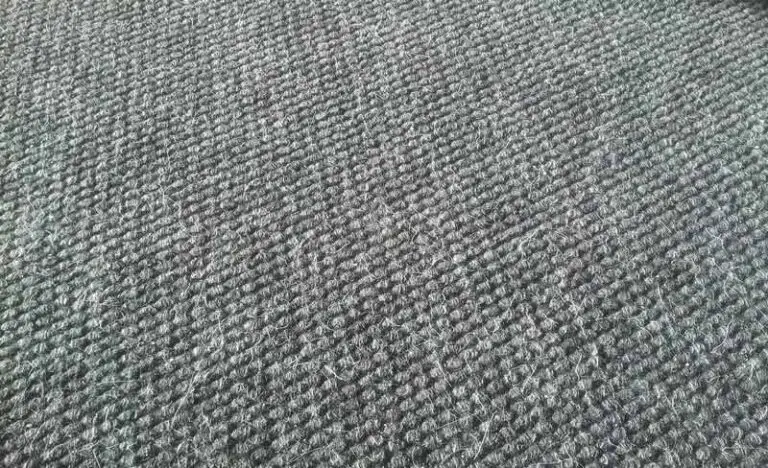 Artificial Grass Vs Outdoor Carpet - Which One Is Better For You?